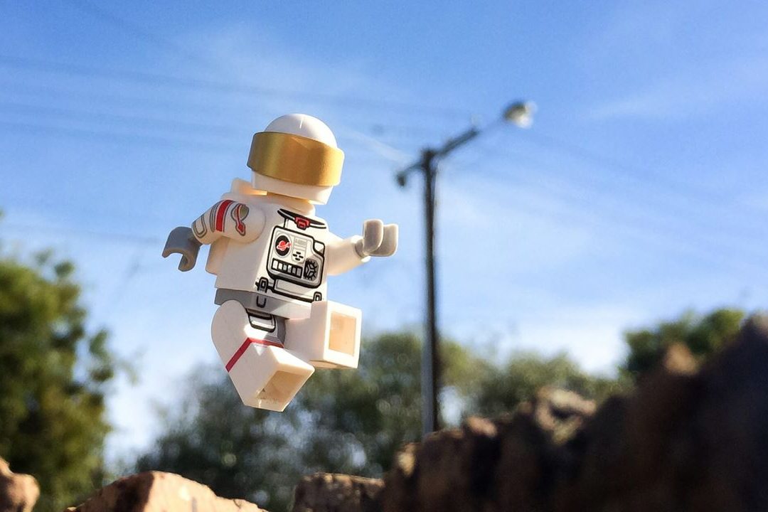 How to Create Flying LEGO Photos on Your Smartphone – Brick Pixels