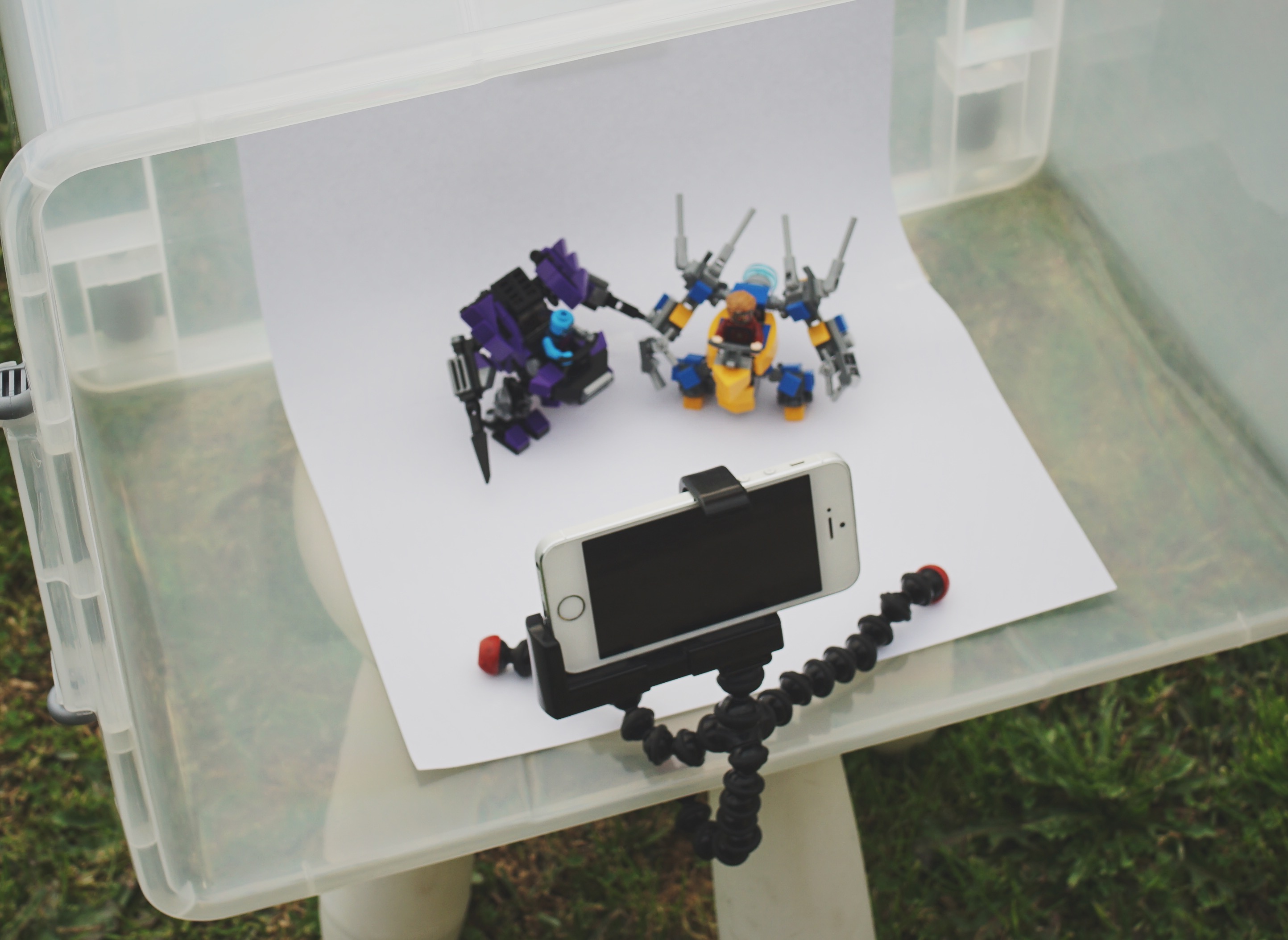 How to make a quick, cheap and easy lightbox for your LEGO photography ...