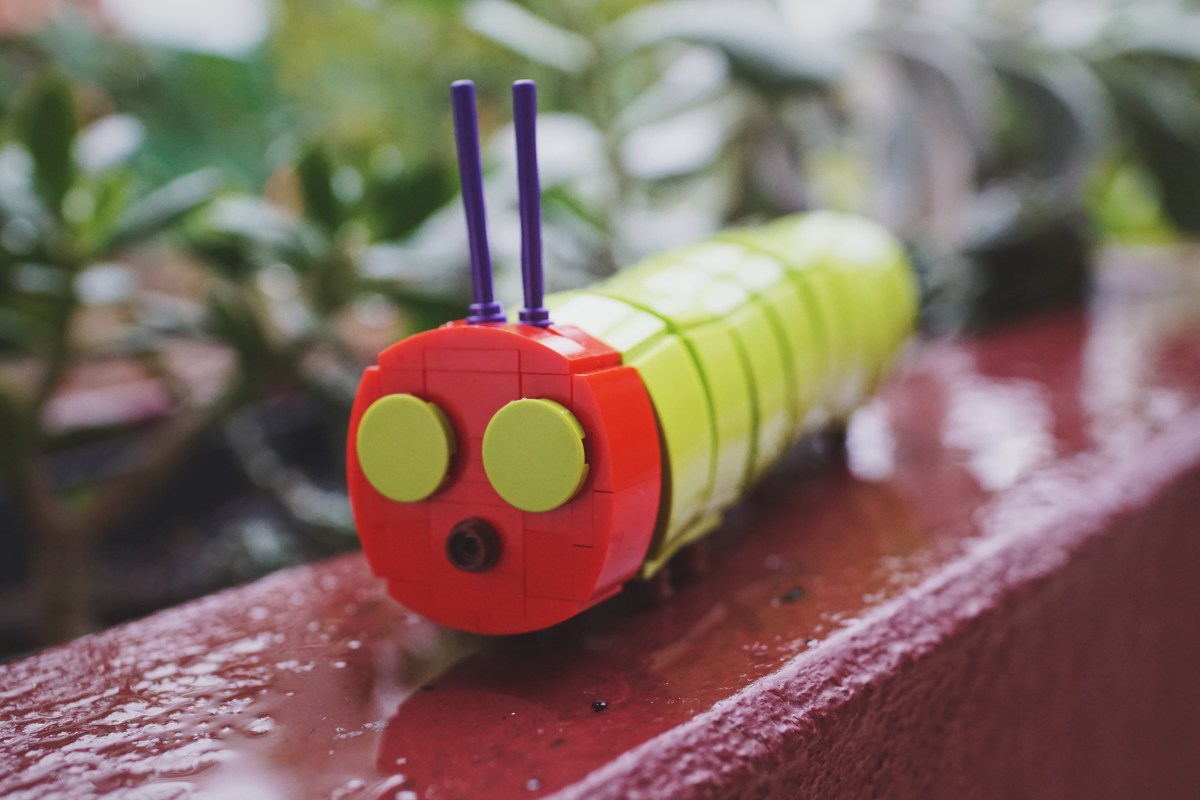 How to build a LEGO caterpillar – Brick Pixels